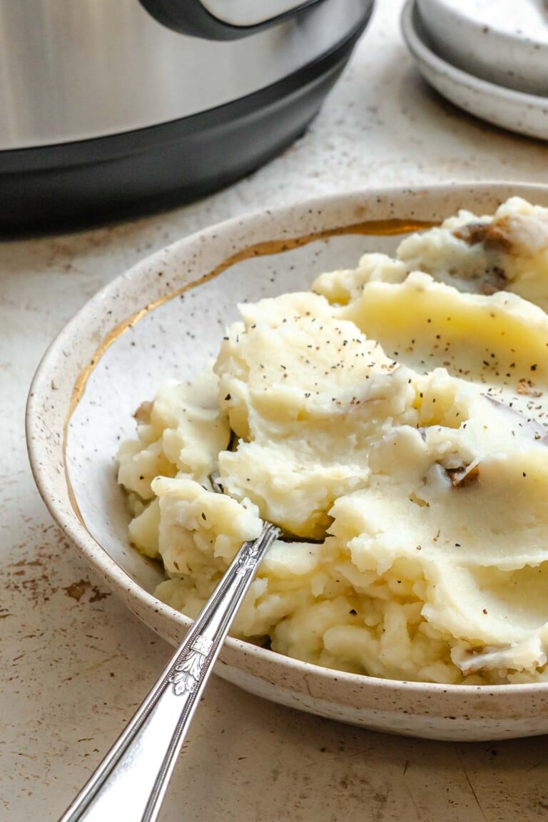 Instant Pot Garlic Mashed Potatoes [+ Mix-Ins] - Food Sharing Vegan