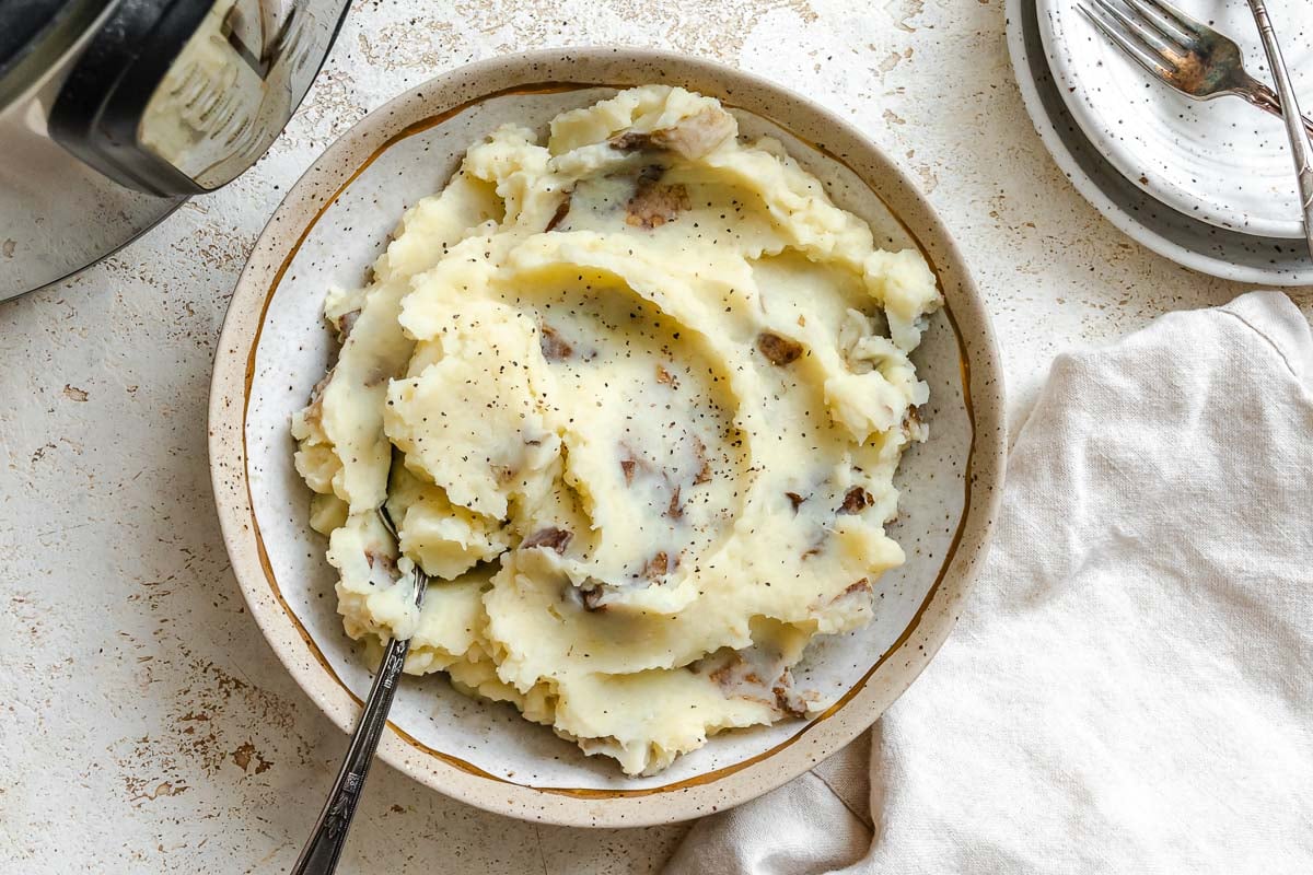 Instant Pot Garlic Mashed Potatoes [+ Mix-Ins] - Food Sharing Vegan