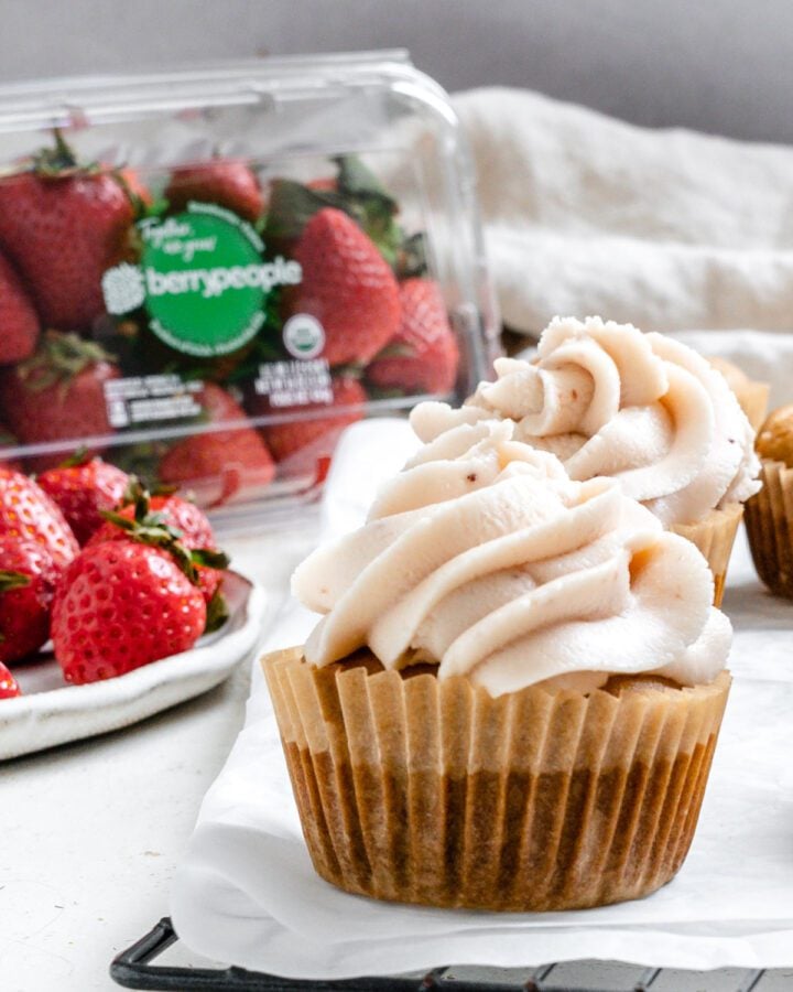 Vegan Strawberry Cupcakes - Food Sharing Vegan